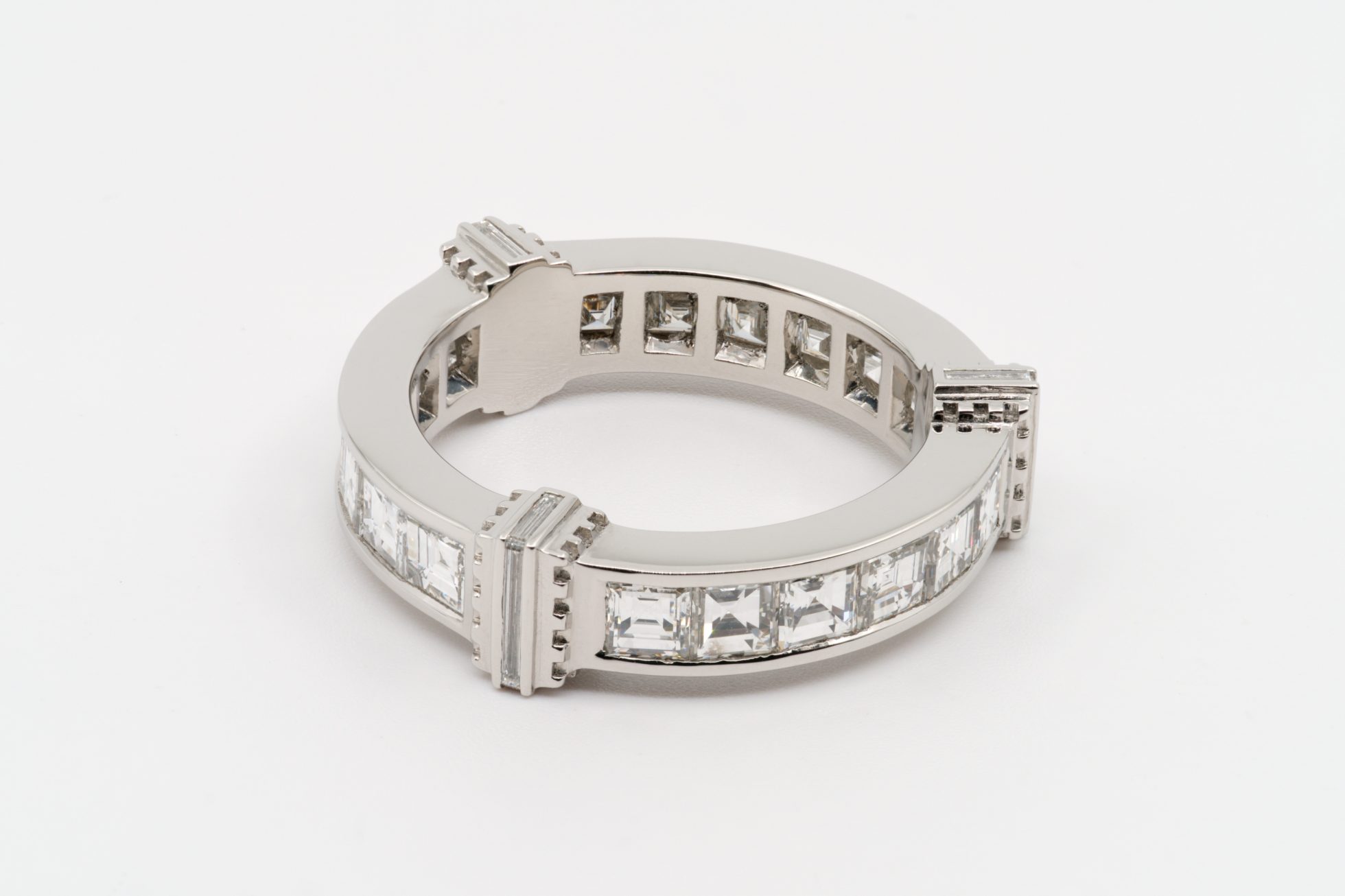 Pillar Eternity Ring Platinum Majestic