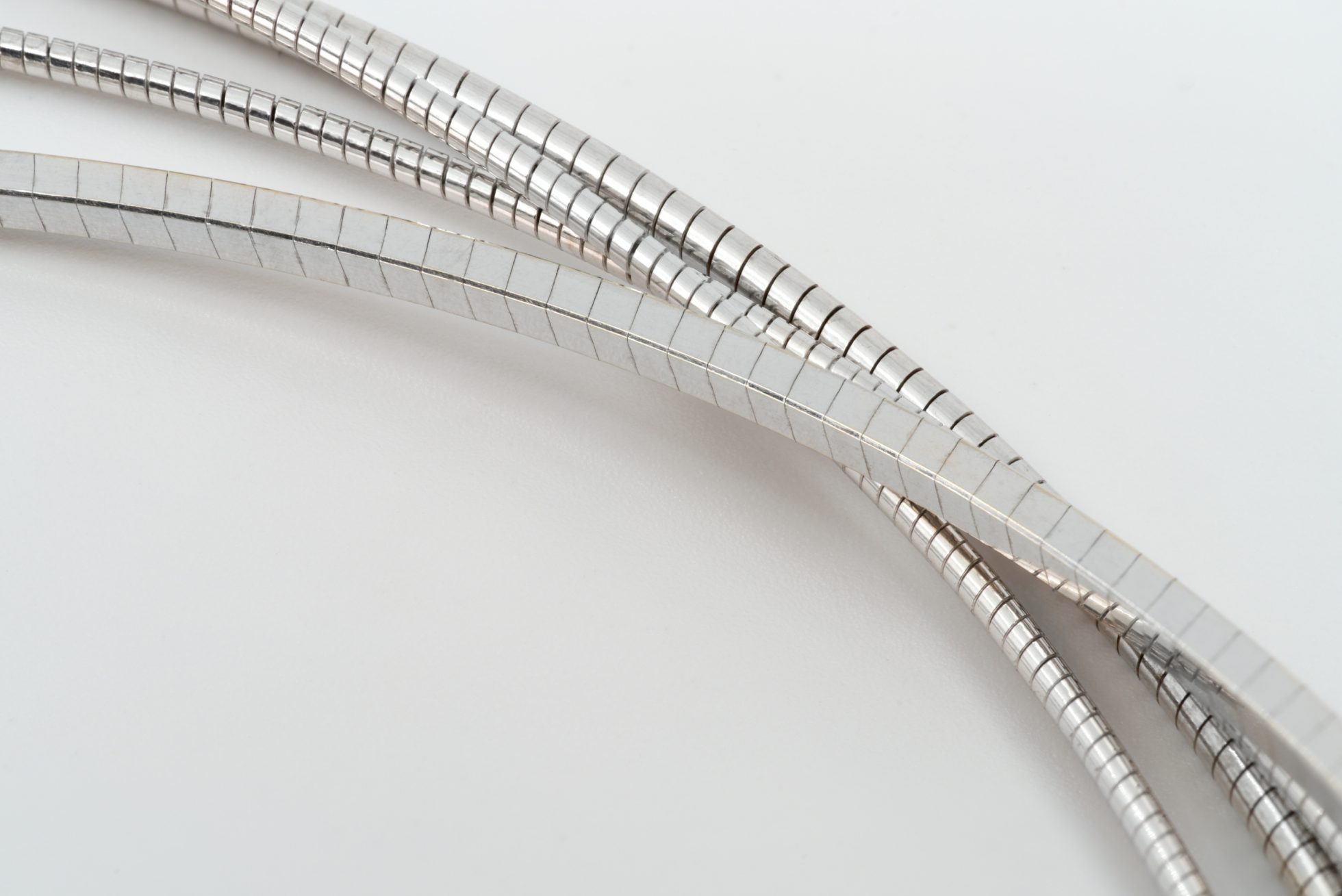 Silver Omega Chain Round